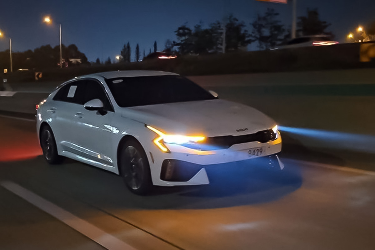 "번개치는 줄", 신형 K5 공도에서 포착... 강렬한 이미지 화제