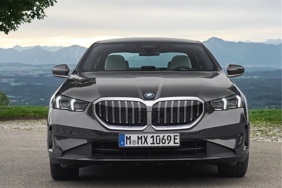 "하차감, 경제성 모두 갖춘다"BMW 5시리즈 530e PHEV 국내 출시