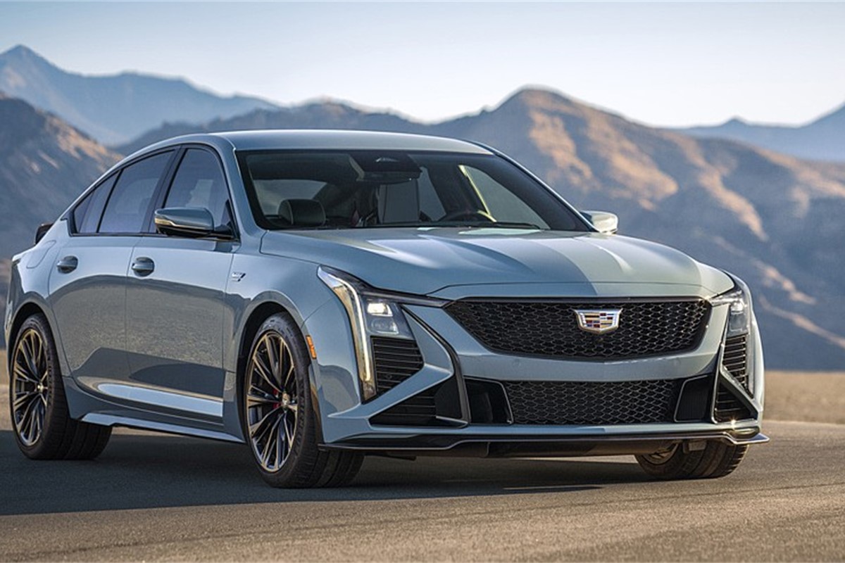 "익숙한 그 실루엣, 더 고급스러워진 내부" 캐딜락 CT5-V 블랙윙