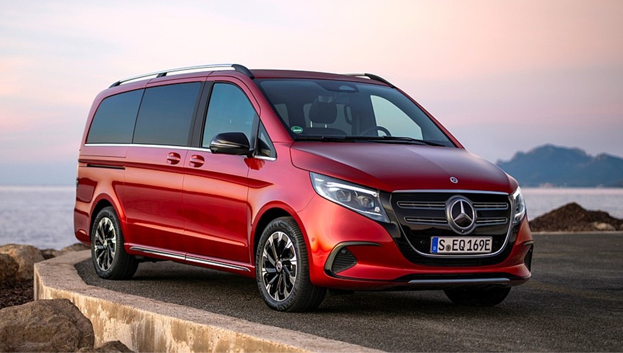 "빨간맛! 메르세데스 마이바흐 V-Class, 중국 시장 정복 나선다!"