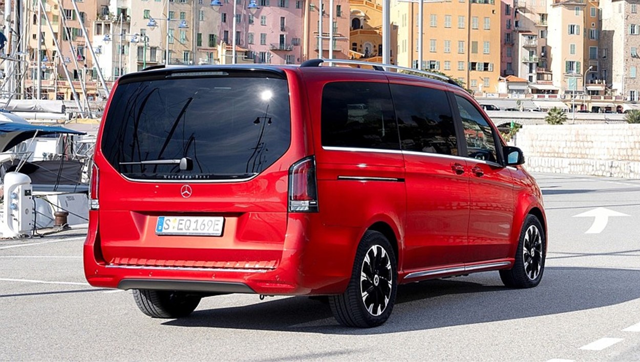 "빨간맛! 메르세데스 마이바흐 V-Class, 중국 시장 정복 나선다!"